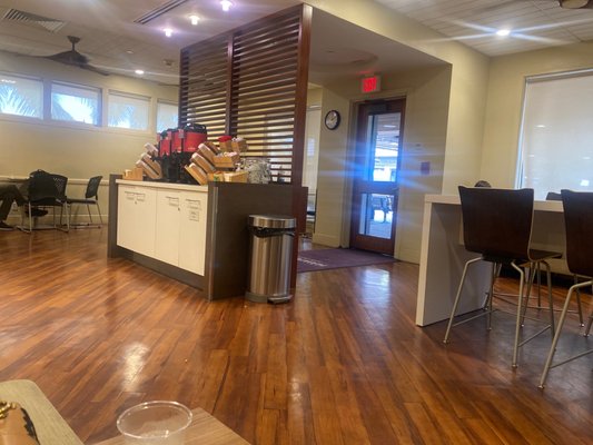 HAWAIIAN AIRLINES PREMIER CLUB LOUNGE - Updated January 2026 - 26 ...