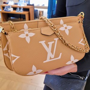 LOUIS VUITTON SEATTLE BRAVERN - 72 Photos & 131 Reviews - 11111 The ...