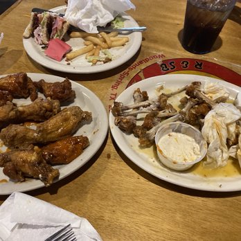 WOLFIES RESTAURANT & SPORTS BAR - Updated January 2025 - 299 Photos ...