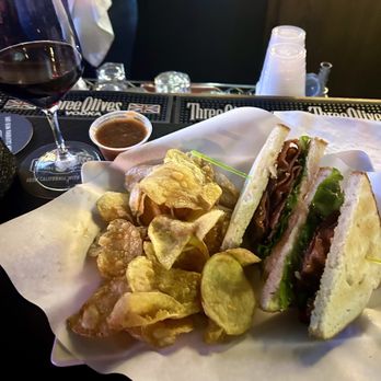 HI BROW PUB - Updated August 2025 - 23 Photos & 24 Reviews - 1667 N ...