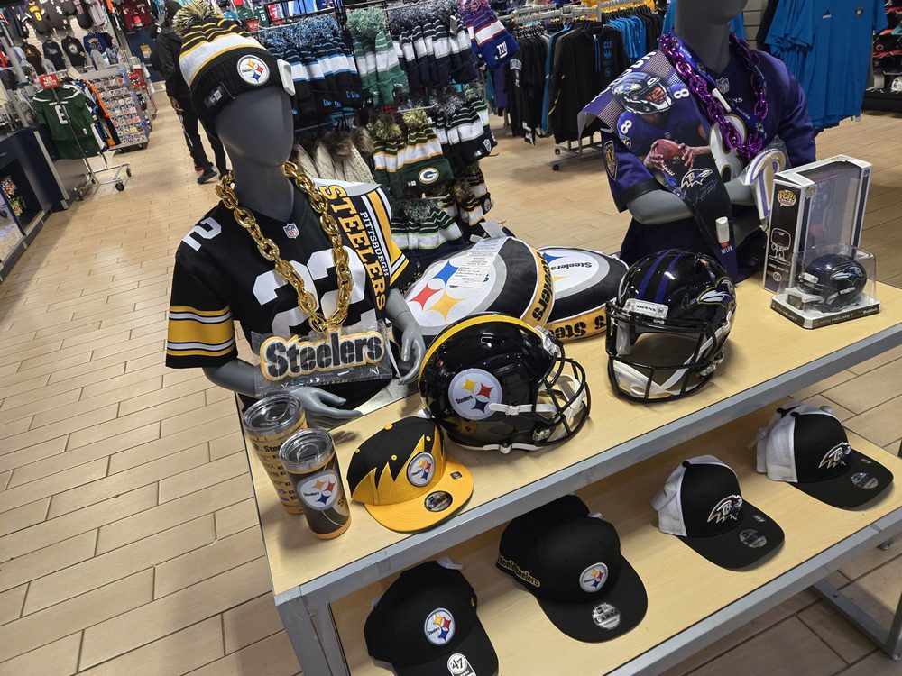 LIDS LOCKER ROOM - Updated August 2025 - 6801 Northlake Mall Dr ...