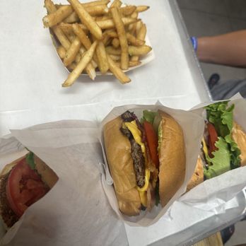 TRUEBURGER - Updated July 2024 - 1082 Photos & 1927 Reviews - 146 Grand ...