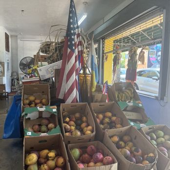 LOS PINARENOS FRUTERIA - Updated October 2025 - 247 Photos & 102 ...