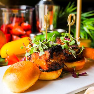 SWIGZZ RESTAURANT AND LOUNGE - Updated August 2025 - 65 Photos & 31 ...