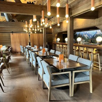 BLUEBIRD - Updated July 2024 - 83 Photos & 52 Reviews - 218 Lynx Street ...