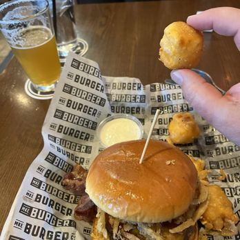 MILWAUKEE BURGER COMPANY - Updated August 2024 - 279 Photos & 320 ...