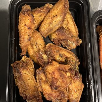 WINGZ AND TINGZ - Updated October 2025 - 14 Photos - 1450 Dorchester ...