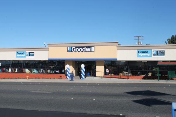 GOODWILL SOUTHERN CALIFORNIA RETAIL STORE & DONATION CENTER - Updated ...