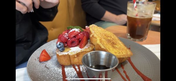 KC PEACHES CAFE ST STEPHEN’S GREEN - Updated March 2024 - 82 Photos ...