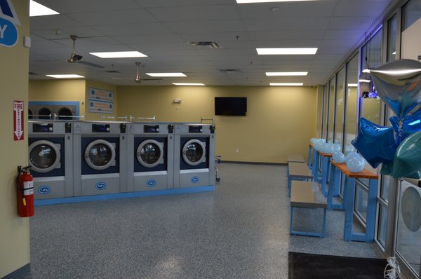 WAVEMAX LAUNDRY - Updated October 2025 - 10 Photos - 8449 Colerain Ave ...
