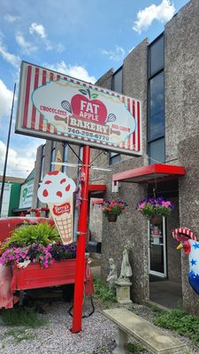 THE FAT APPLE - Updated October 2025 - 28 Photos & 17 Reviews - 225 ...