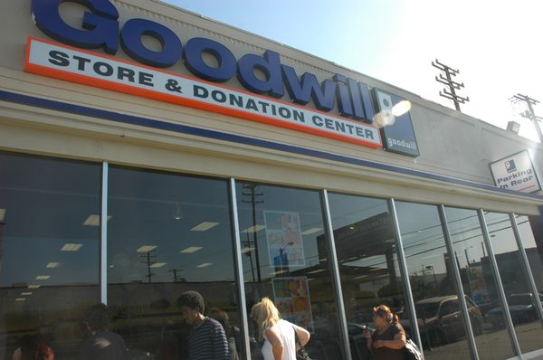 GOODWILL SOUTHERN CALIFORNIA RETAIL STORE & DONATION CENTER - Updated ...