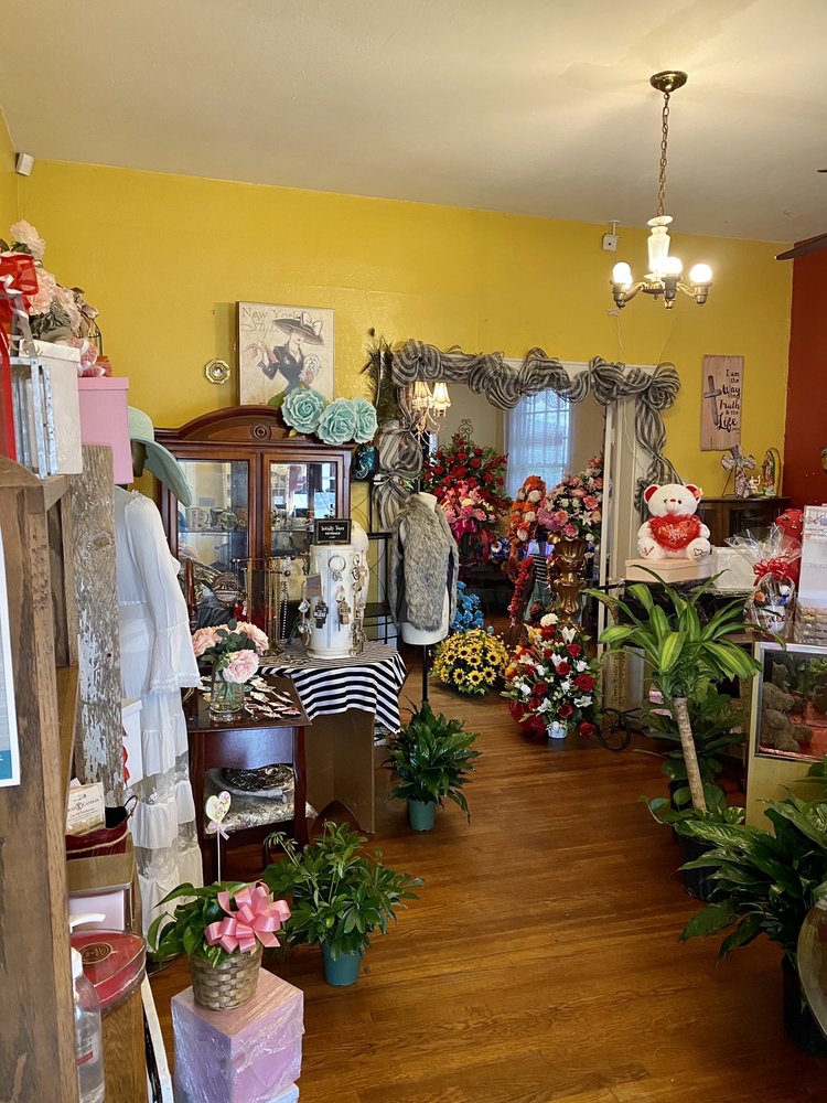 ALICE FLORAL & GIFTS - Updated August 2025 - 512 E Front St, Alice ...