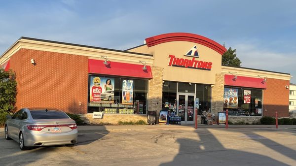 THORNTONS - Updated December 2025 - 22 Photos & 49 Reviews - 55 Skokie ...