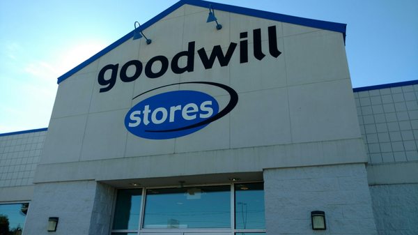 GOODWILL STORE AND DONATION CENTER - Updated September 2025 - 1422 W ...