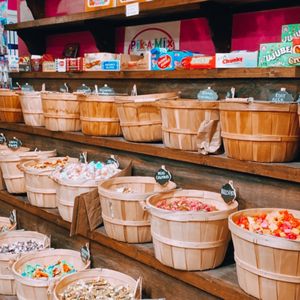 BEANIES CANDY STORE AND ICE CREAM - Updated June 2025 - 23 Photos ...