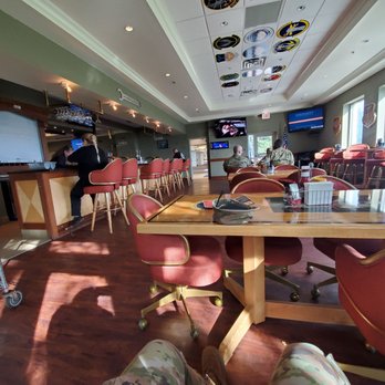 THE HOOCH - Updated August 2025 - 22 Photos - Soundside Inn Hotel Bar ...