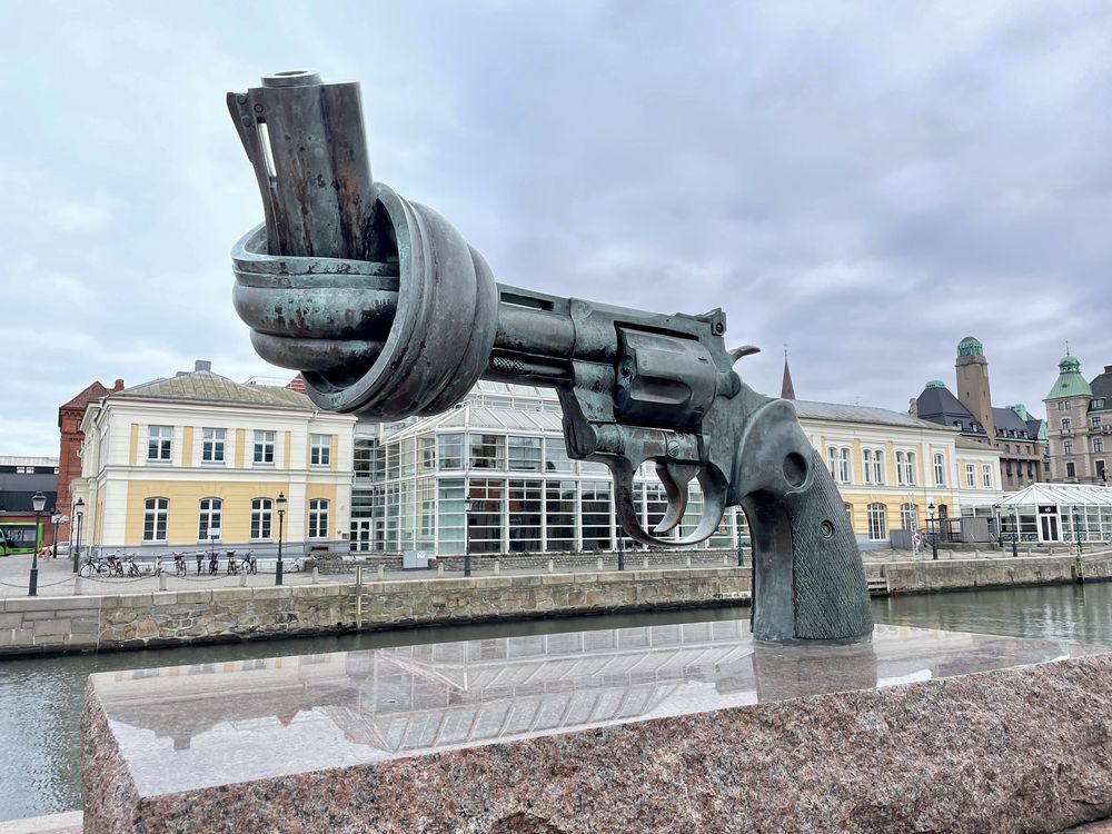 THE KNOTTED GUN - Malmö, Sweden - Landmarks & Historical Buildings - Yelp