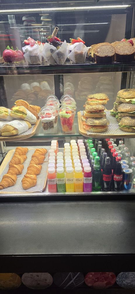 FIXX CAFE - Updated April 2025 - 7 Staghorn Ave, Surfers Paradise ...