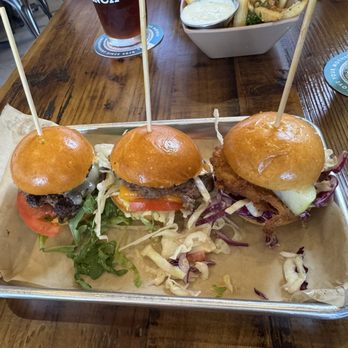 BURGER BENCH - Updated June 2025 - 150 Photos & 68 Reviews - 230 Main ...