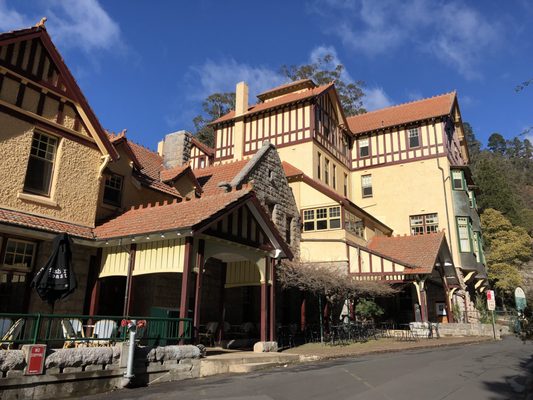 JENOLAN CAVES HOUSE - 4655 Jenolan Caves Rd, Jenolan Caves New South ...