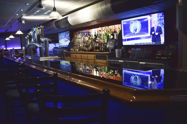 THE UNIVERSITY BAR - Updated October 2024 - 10 Photos & 44 Reviews ...