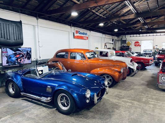 LADY LUCK GARAGE - Updated December 2025 - 54 Photos - 4010 Main St ...