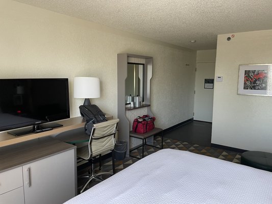 HOLIDAY INN - Updated August 2025 - 66 Photos & 86 Reviews - 25425 SW ...