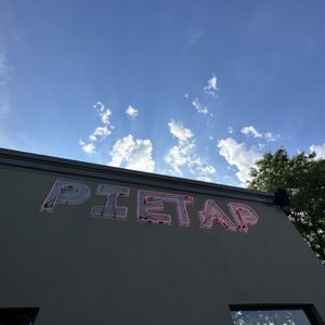 PIE TAP PIZZA WORKSHOP + BAR - 43 Photos & 41 Reviews - 1301 W Magnolia ...