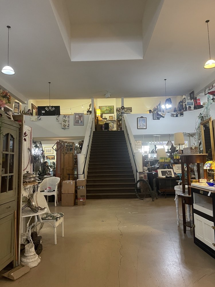 EIGHTH & MAIN ANTIQUE CENTER - 10 Photos & 25 Reviews - 745 Main St ...