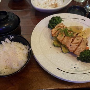 HAKASHI JAPANESE SUSHI BAR & GRILL - Updated September 2025 - 3198 ...