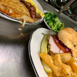 LIBERTYS RESTAURANT AND LOUNGE Red Wing, MN - Updated November 2024 ...