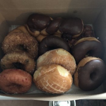 DK DONUTS & BURGERS - Updated July 2024 - 51 Photos & 92 Reviews - 1090 ...