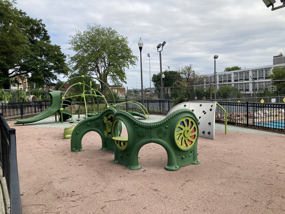 HARRY THOMAS RECREATION CENTER - 12 Photos & 15 Reviews - Swimming ...