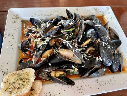 EMERALD WATERFRONT BAR AND GRILL - Updated June 2025 - 105 Photos & 39 ...