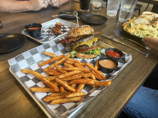 PAR 3 - Updated November 2024 - 52 Photos - 1 Levee Wy, Newport ...