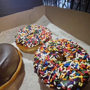 GROUNDS DONUT HOUSE - Updated July 2025 - 354 Photos & 98 Reviews - 35 ...