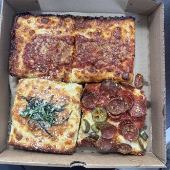 DEATH BY PIZZA - Updated April 2024 - 93 Photos & 96 Reviews - 528 NE ...