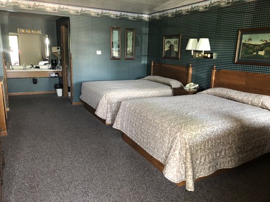 DUTCH HOST INN - Updated September 2024 - 20 Photos & 16 Reviews - 1021 ...