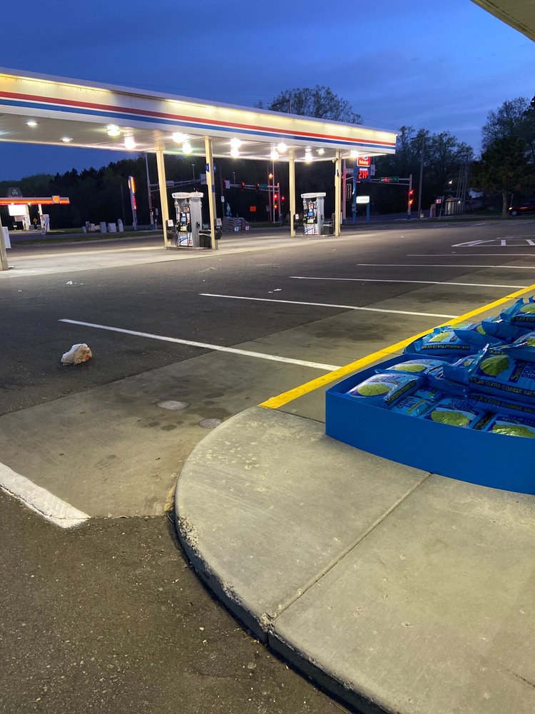 HOLIDAYS GAS STATION - Updated April 2025 - 280 McKnight Rd S ...