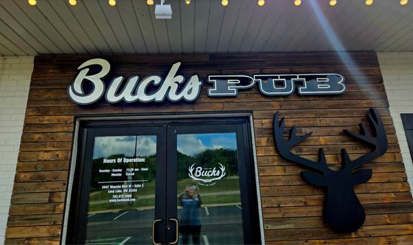 BUCKS PUB - Updated May 2026 - 12 Photos & 18 Reviews - 2067 Wayzata ...