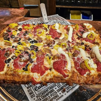 CALIENTE PIZZA & DRAFTHOUSE - Updated August 2025 - 72 Photos & 66 ...