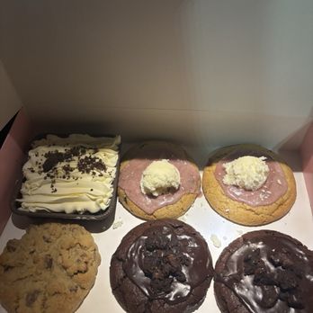 CRUMBL - NASHUA - Updated December 2025 - 67 Photos & 77 Reviews - 256A ...