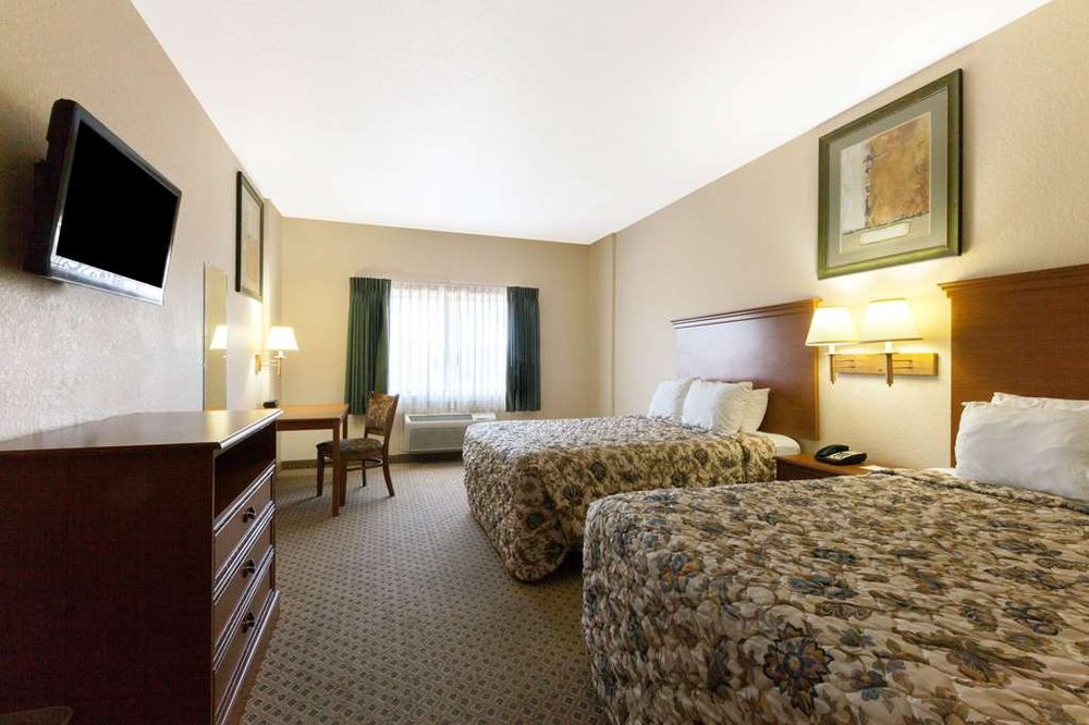 DAYS INN BY WYNDHAM SAN ANTONIO AT PALO ALTO - 25 Photos - 9403 Poteet ...