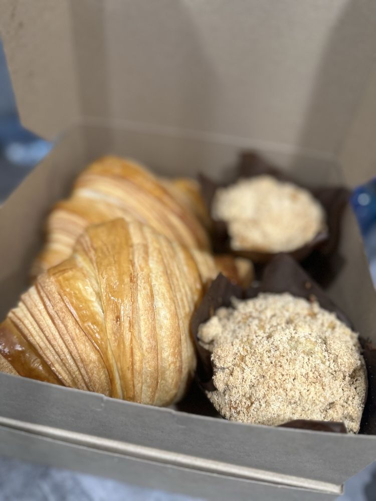 LOU’S BAKERY - Updated December 2025 - 18 Photos & 10 Reviews - 101 E ...