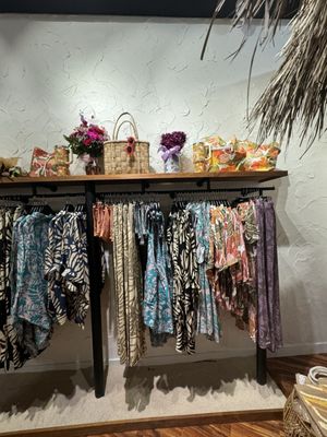 LEXBREEZY - Updated November 2024 - 20 Photos - 98 - 1005 Moanalua Rd ...