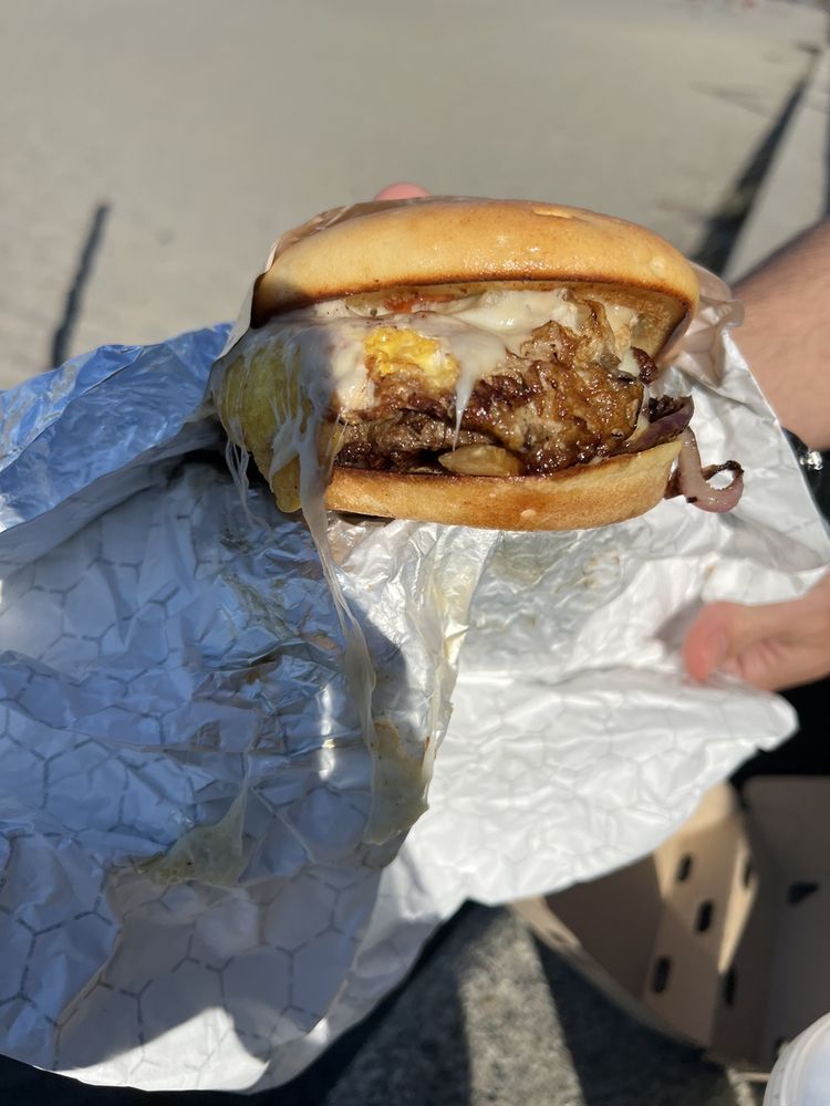 BLUE MOON BURGERS - Updated December 2025 - 174 Photos & 359 Reviews ...