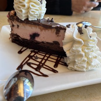 THE CHEESECAKE FACTORY - Updated June 2024 - 720 Photos & 558 Reviews ...