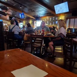 VILLAGE TAVERN AND GRILL OF CAROL STREAM - Updated July 2025 - 300 ...