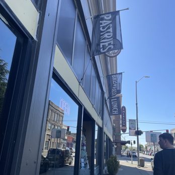 JITTER HOUSE - Updated August 2024 - 88 Photos & 167 Reviews - 617 ...